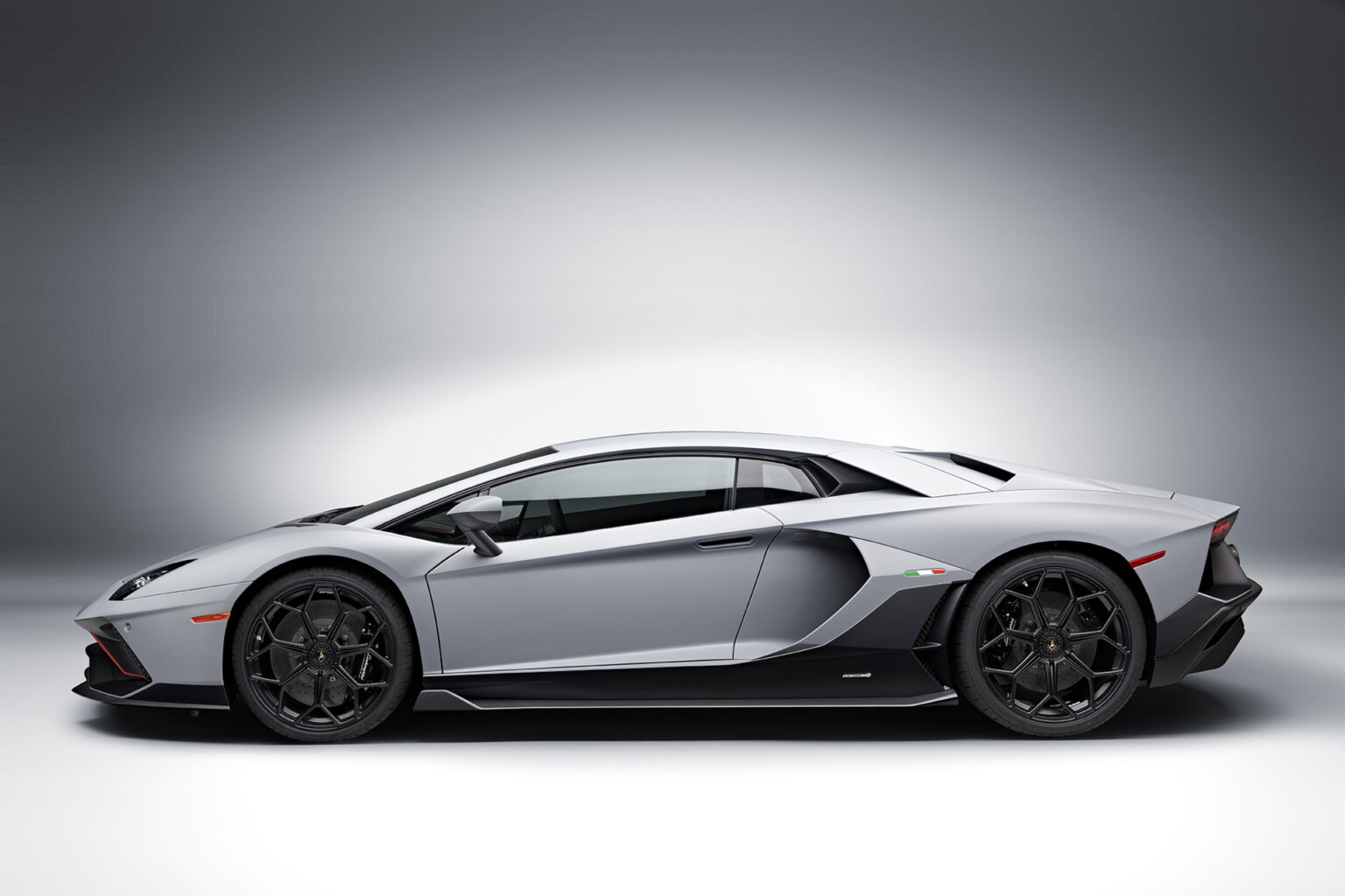 Lamborghini Aventador LP 780-4 Ultimae Revealed | MotorworldHype